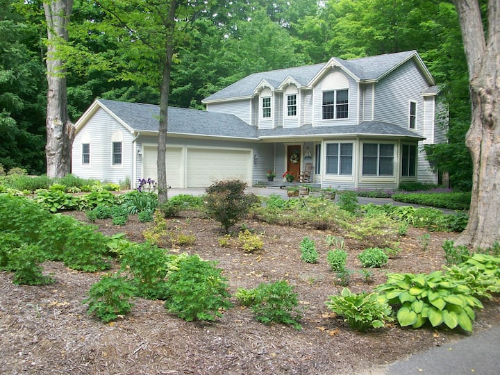 Lake Charlevoix Country Home - Charlevoix, MI