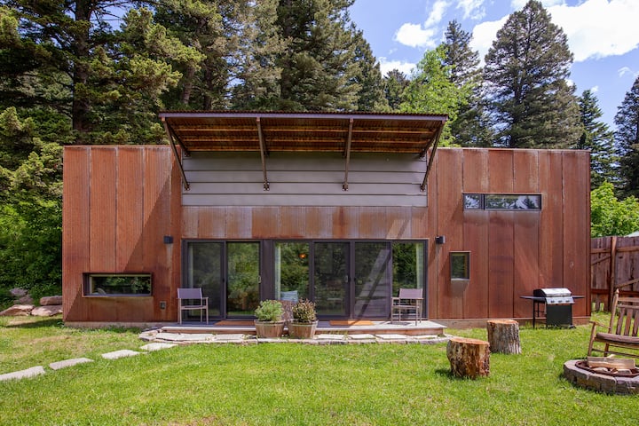 Modern Montana Guest House - Big Bear Lake, Montana