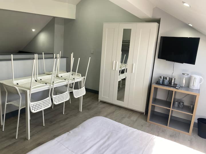 7 Bedroom Stag & Hen Apartment Sleeps 24 Liverpool - Liverpool