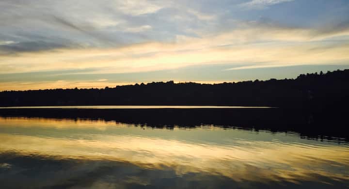 Spa/vintage Lakefront Cottage - Saint-Sauveur