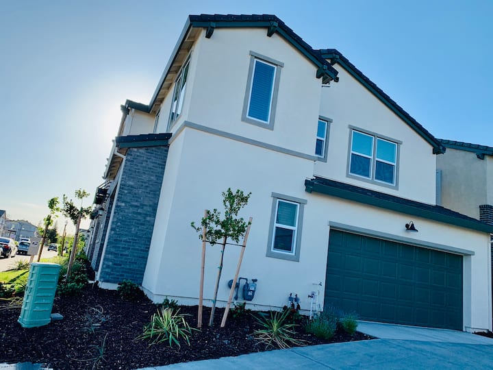 Single Family Home 3 Bdrms & 2.5 Baths, N. Natomas - Sacramento, CA
