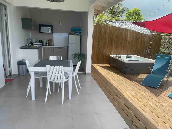 Le Palmier Bleu 1 Charmant Bungalow Studio Jacuzzi - Guadeloupe