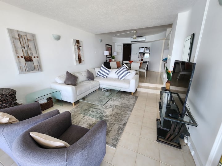 704 Bermudas, Breathtaking Views, Back Up Power - Umhlanga