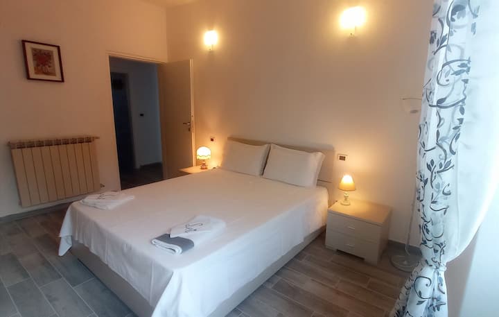 Mirdita Casa Vacanze - La Spezia