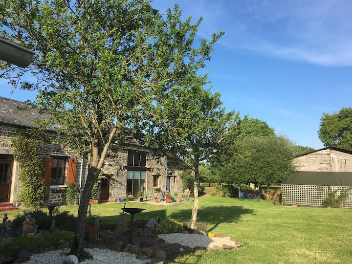 Beautiful Secluded Converted Barn - Mayenne