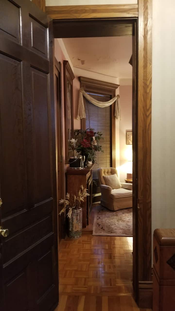 Old Northside Bed & Breakfast, Jacuzzi & Fireplace - Indianápolis, IN