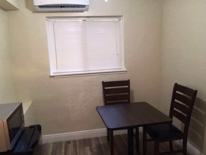 Private Suite # 12, Few Minutes Walk To Beach. - Pompano Beach, FL