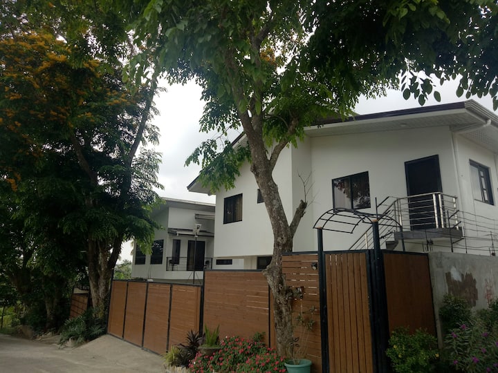 Framelyn's Suites In Breezy Tagaytay - Tagaytay