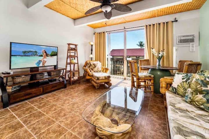 Kailua Bay View Townhouse: Walk To Town & Dining - Kailua-Kona, HI