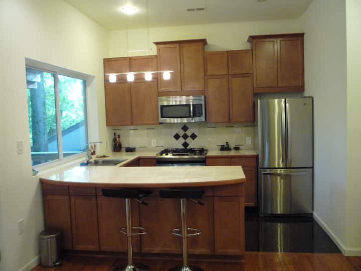 Beautiful Private Apartment - Highland, MD