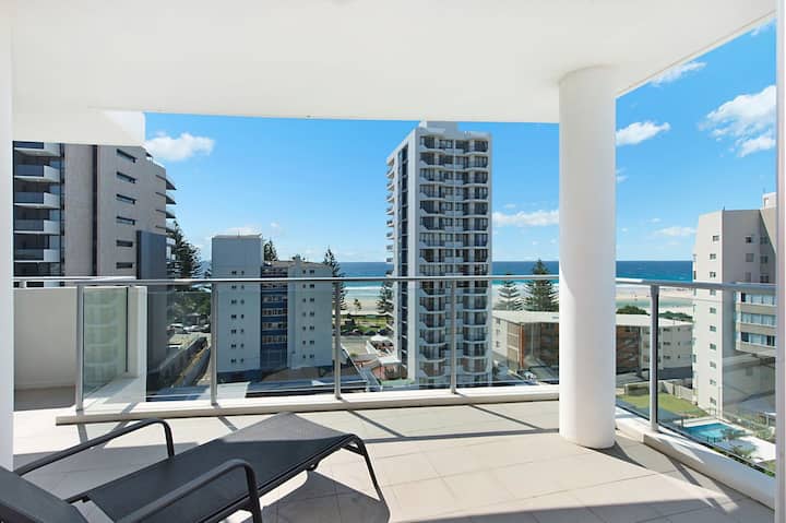 Eden Apartments Unit 901- Ocean Views - Greenmount Beach, Queensland