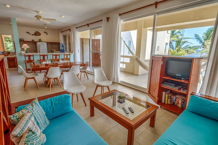 Right On Beach, Pool And Restaurant On Site, Wifi - Akumal