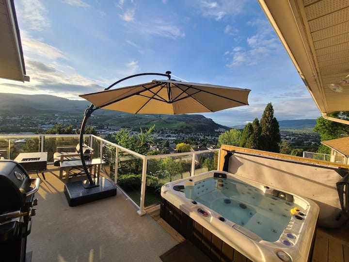Lake View Luxury 3 Bedroom Home With Hot Tub - Vernon