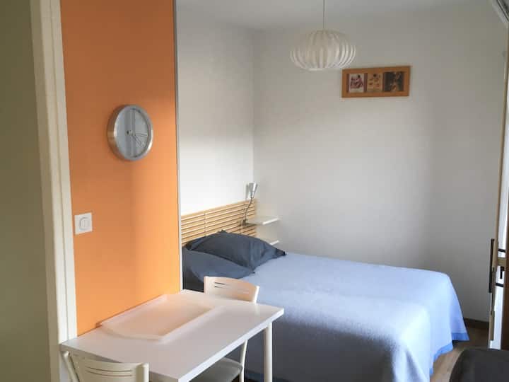 Studio Calme, Plein Centre Avec Parking - 2* - Aix-les-Bains