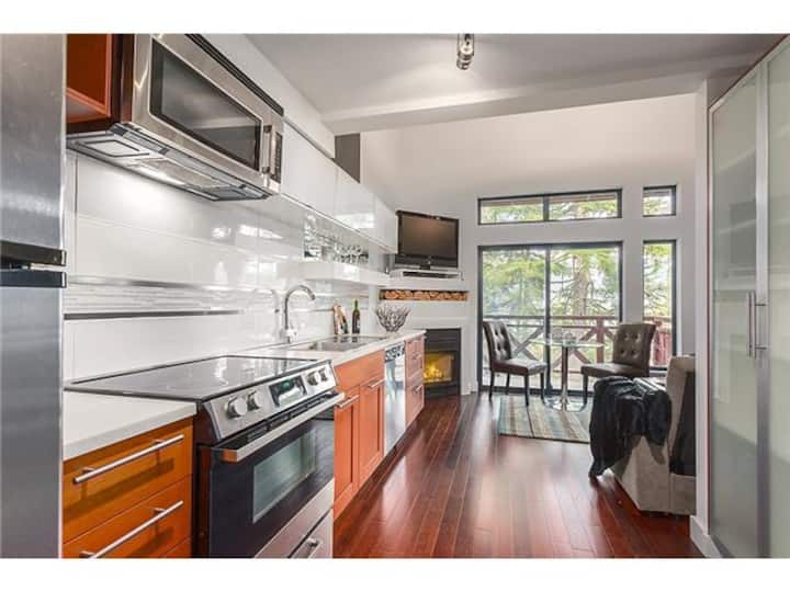 Cozy 2 Bed 1.5 Bath | Alta Lake Tranquility - Whistler