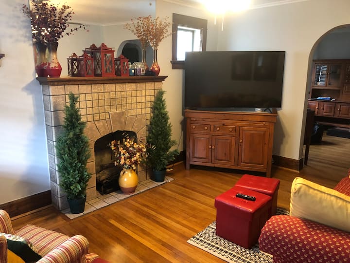 Cheerful 2 Bedroom Bungalow Near Cincinnati - 卡溫頓