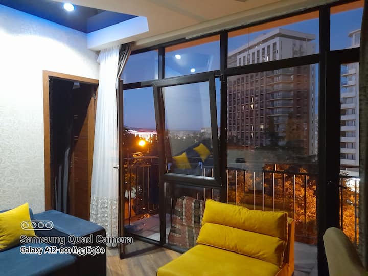 ლამაზი და კომფორტული ბინა უსაბრთხო კორპუსში. - Tbilisi