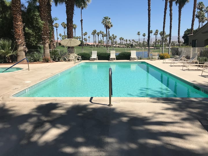 Fabulous Condo On Beautiful Golf Course. - Palm Desert, CA
