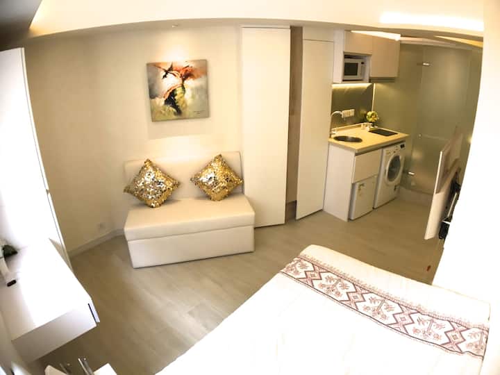 Studio Q Causeway Bay - Tsim Sha Tsui