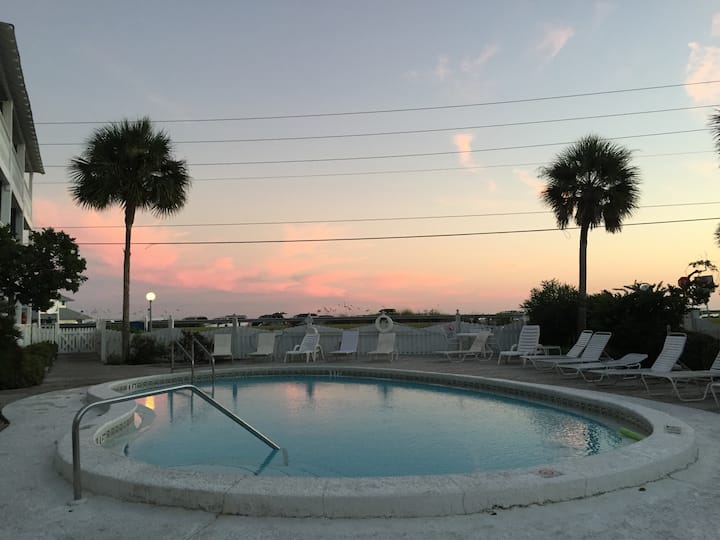 Seahorse Cottage Just Steps To Beach W/ Ocean View - Miramar Beach, FL