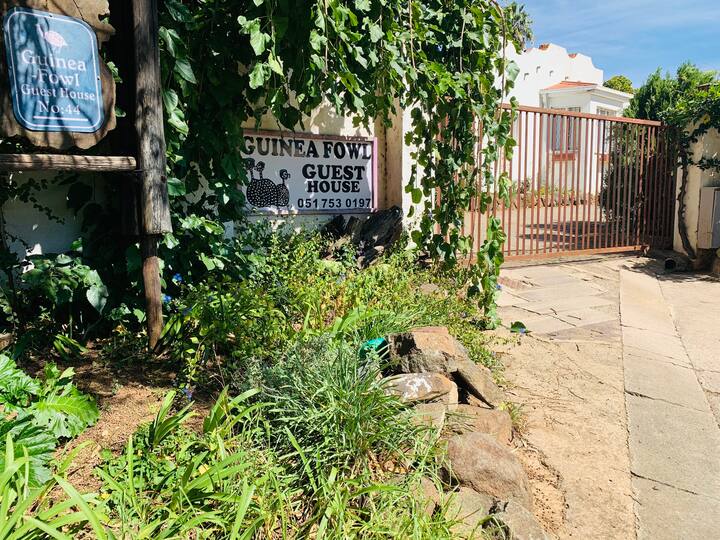 Guinea-fowl Guest House Room 3 - Colesberg