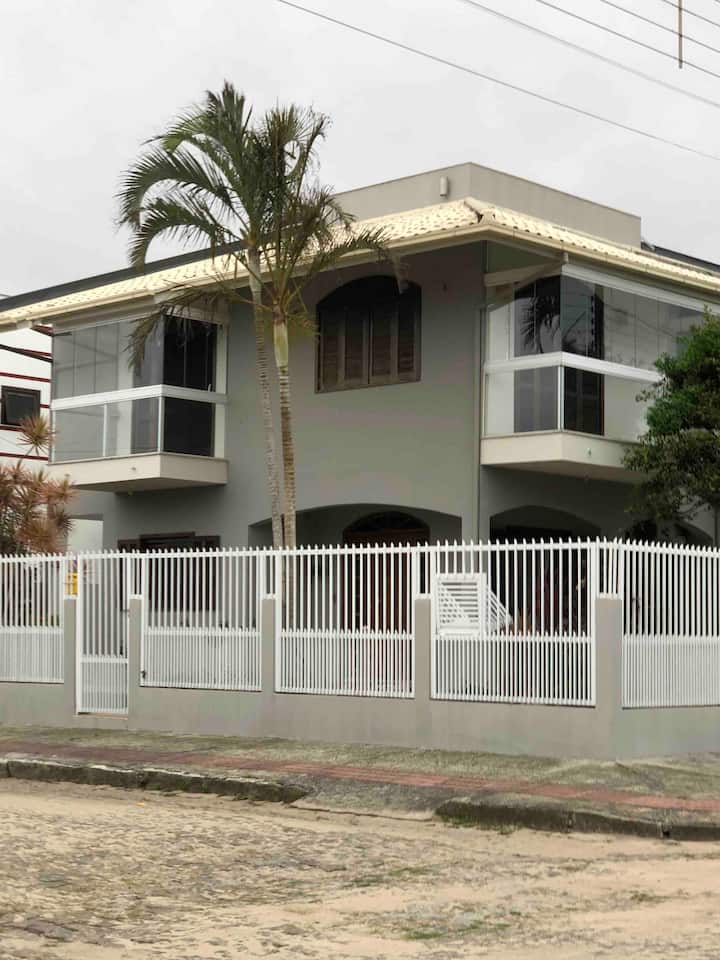 Casa No Centro De Garopaba - Garopaba