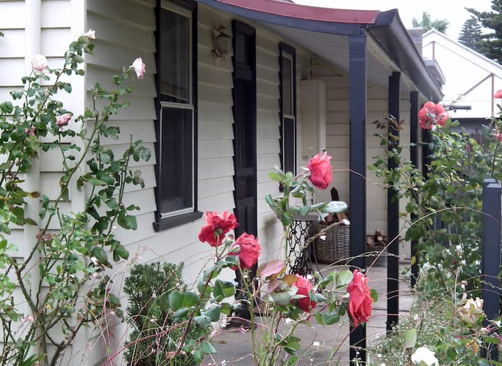 Nivani Port Fairy Colonial Cottages - Port Fairy