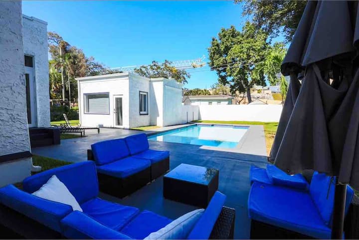 Little Piece Of Paradise - Miami, FL