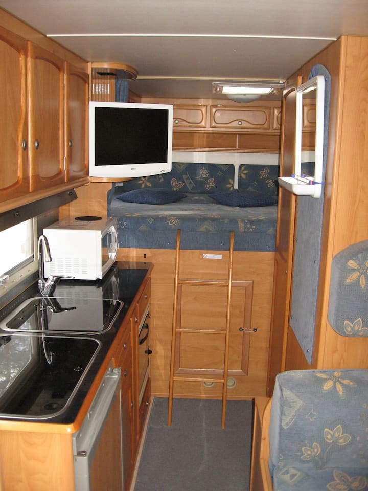 Asuntoauto, Talvikäyttöinen/winter Use Caravan - Rovaniemi