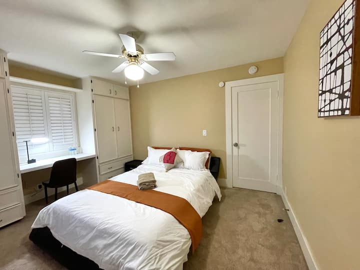 Happy Room No.7 - Alhambra, CA