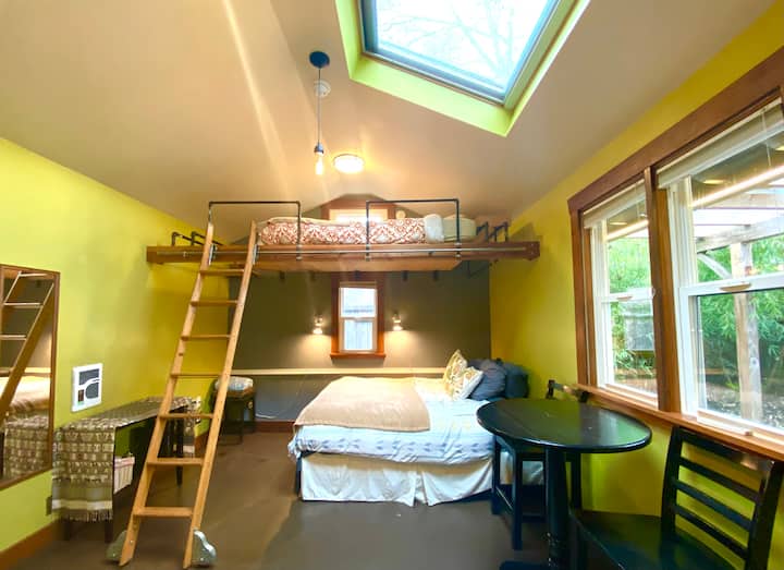 Rustic Guesthouse In Hawthorne - Portland, OR