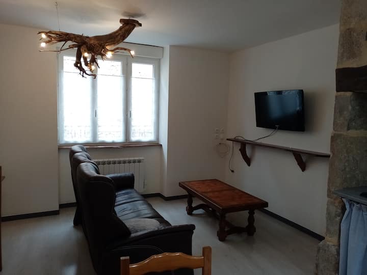 Appartement Au Rez-de-chaussée Avec Une Cour - Payrac