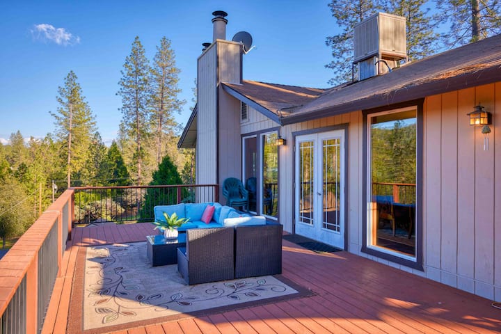 Sierra Hideaway Large Home In Yosemite - Groveland, CA