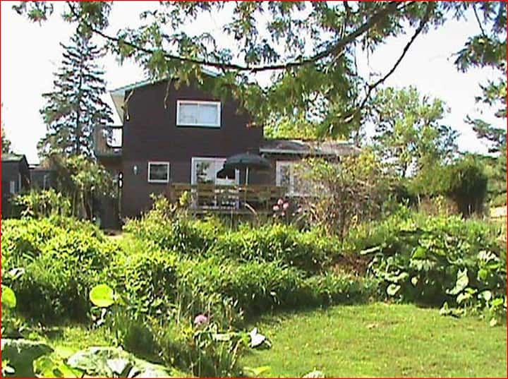 Cozy Lake Front Cottage - Rosedale