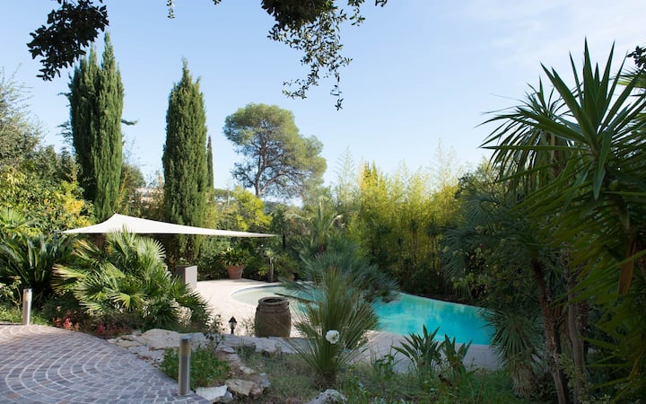 Lovely, Unoverlooked Villa. Luxuriant Garden, Heated Swimming Pool In St-raphaël - Agay