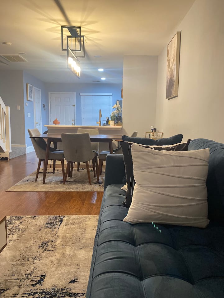 Beautiful 2-bedroom With New Fence And Patio. - Charlotte, NC