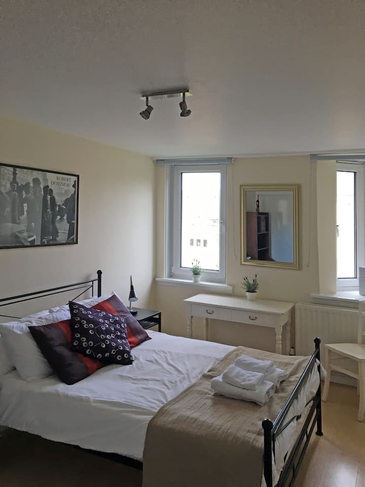 Bright, Spacious 2 Bedroom Flat In Stockbridge - Edinburgh
