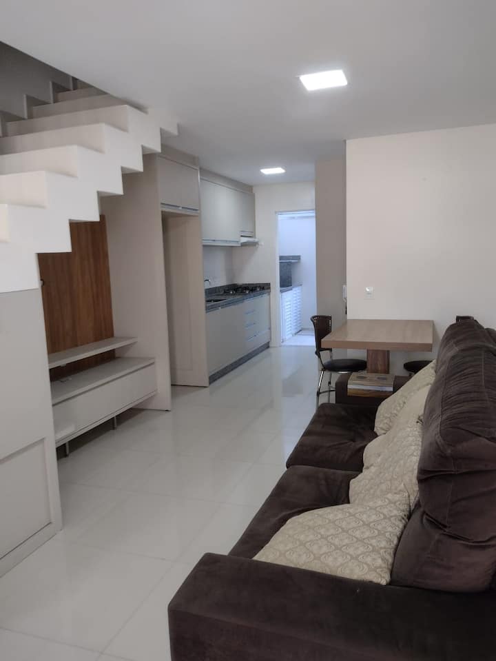 Casa Com 2 Quartos E Churrasqueira. - Itapema