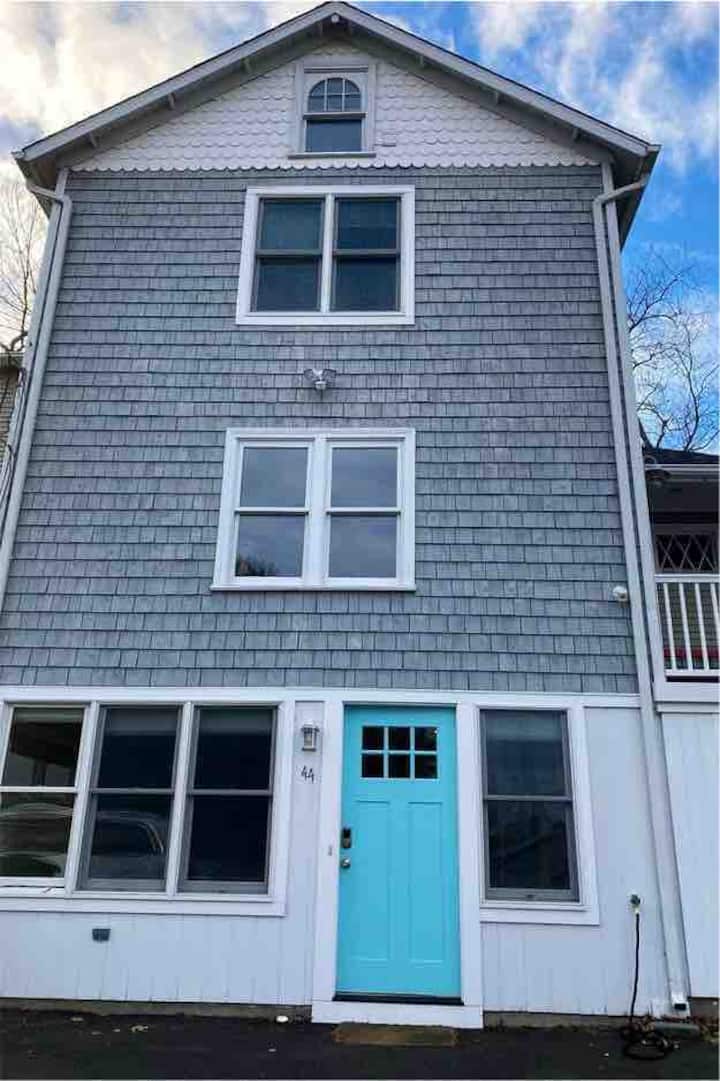 Long-term Stay, Light Filled Beach Household - Connecticut