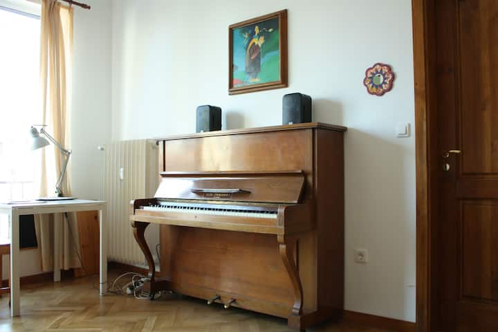 Sofia Artist’s Flat – Piano & Culture Stay - Sofia
