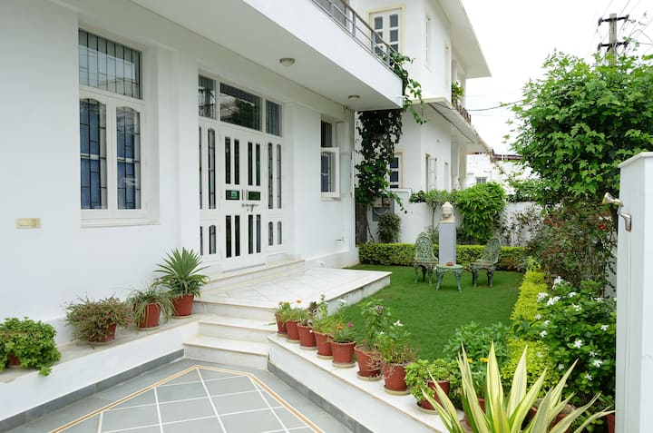 6 Splendid Bedrooms With Astounding Views ! - 烏代浦