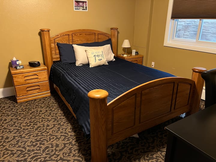 Cheerful Bedroom W/ Private Bath; Non-smokers - Littleton, CO