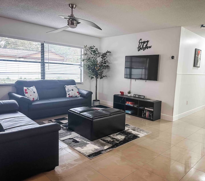 2/1 By Epic, Fl Mall, Universal, Disney And Idrive - Camping World Stadium - Orlando