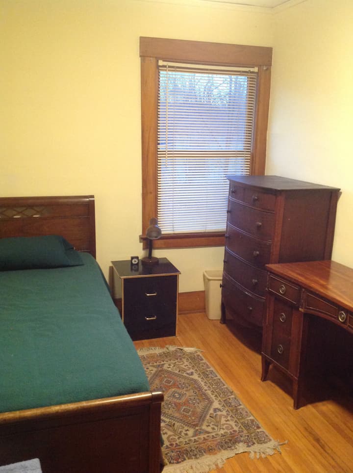 Sw Clean, Quiet Room In A Cozy Home. - Rochester, NY
