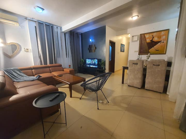 Beau-vent1 Chez Le Trio.
Wifi Gratuit+243858551911 - Kinshasa