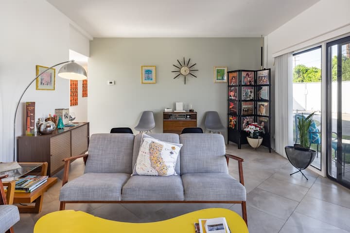 Donald Wexler Mid-century Modern Home With Matching Decor - Palm Springs, CA