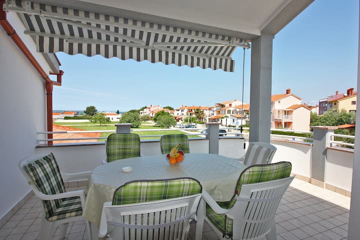 Large Holiday Apt., 100m From Beach - Fasana
