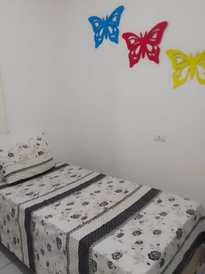 Casa Com Garagem E 3 Quartos - São João