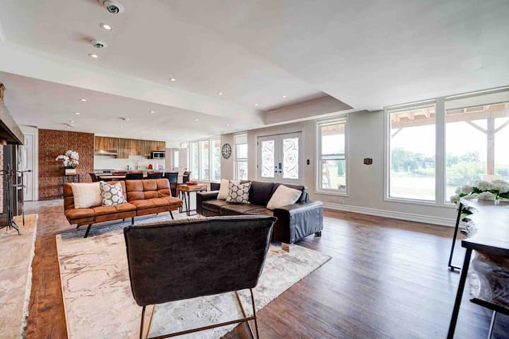 Private Lakeshore Farmhouse - Whitchurch-Stouffville