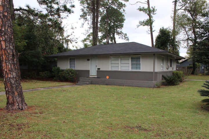 Cozy Home Walk To Sghs, Minutes To Fltec And Beach - Brunswick, GA